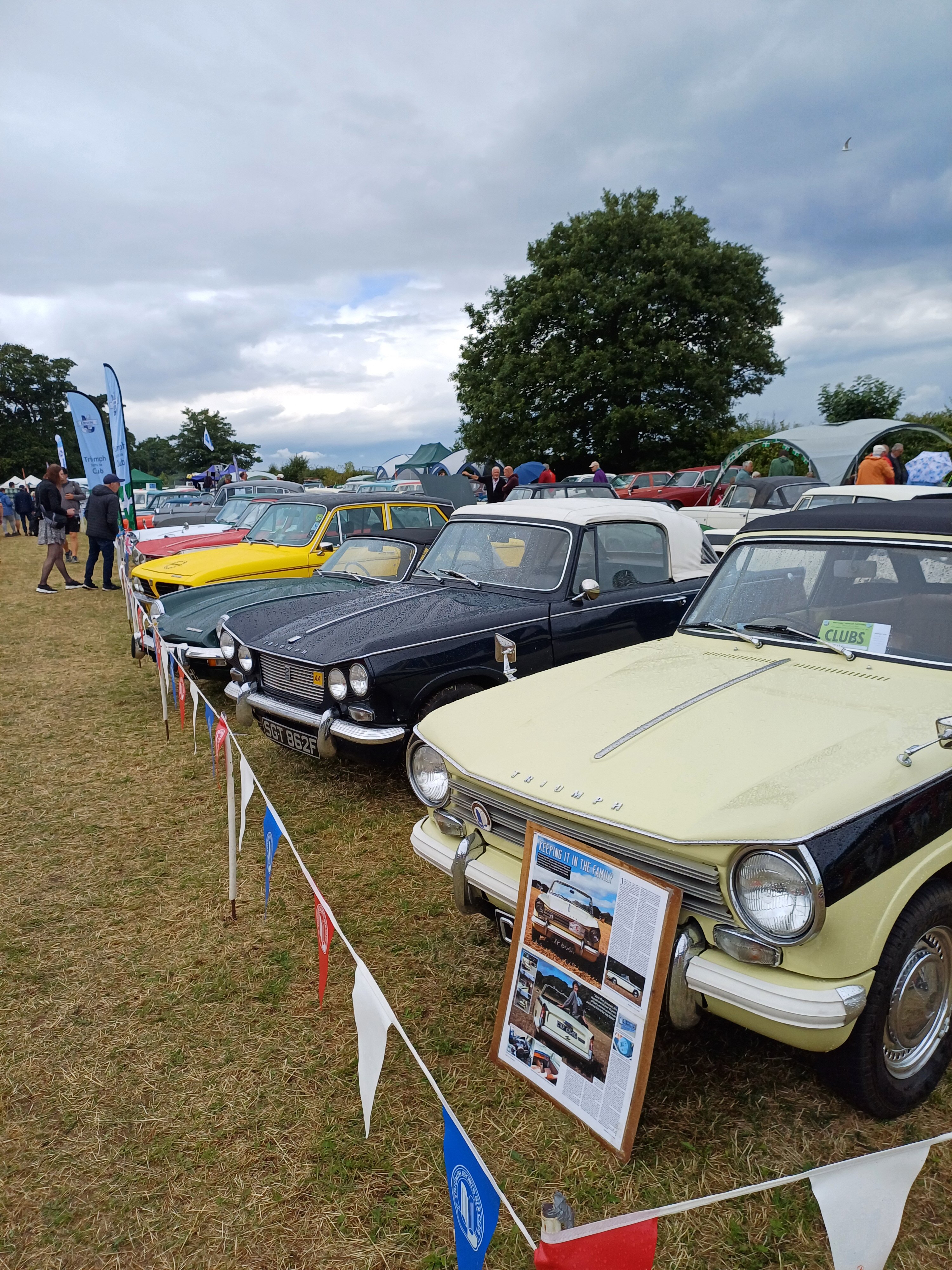 Powderham Historic Vehicle Gathering 2024 - Out and About in my car ...