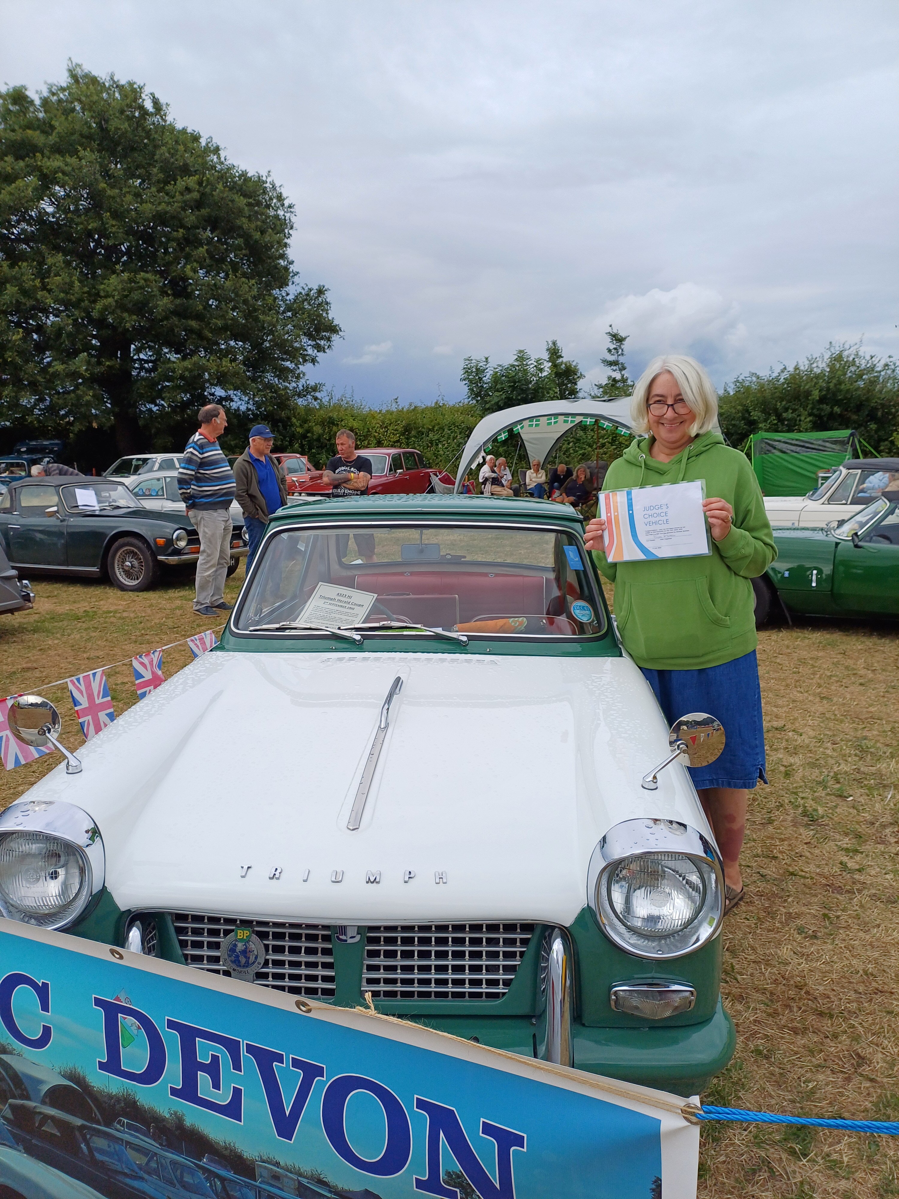Powderham Historic Vehicle Gathering 2024 - Out and About in my car ...