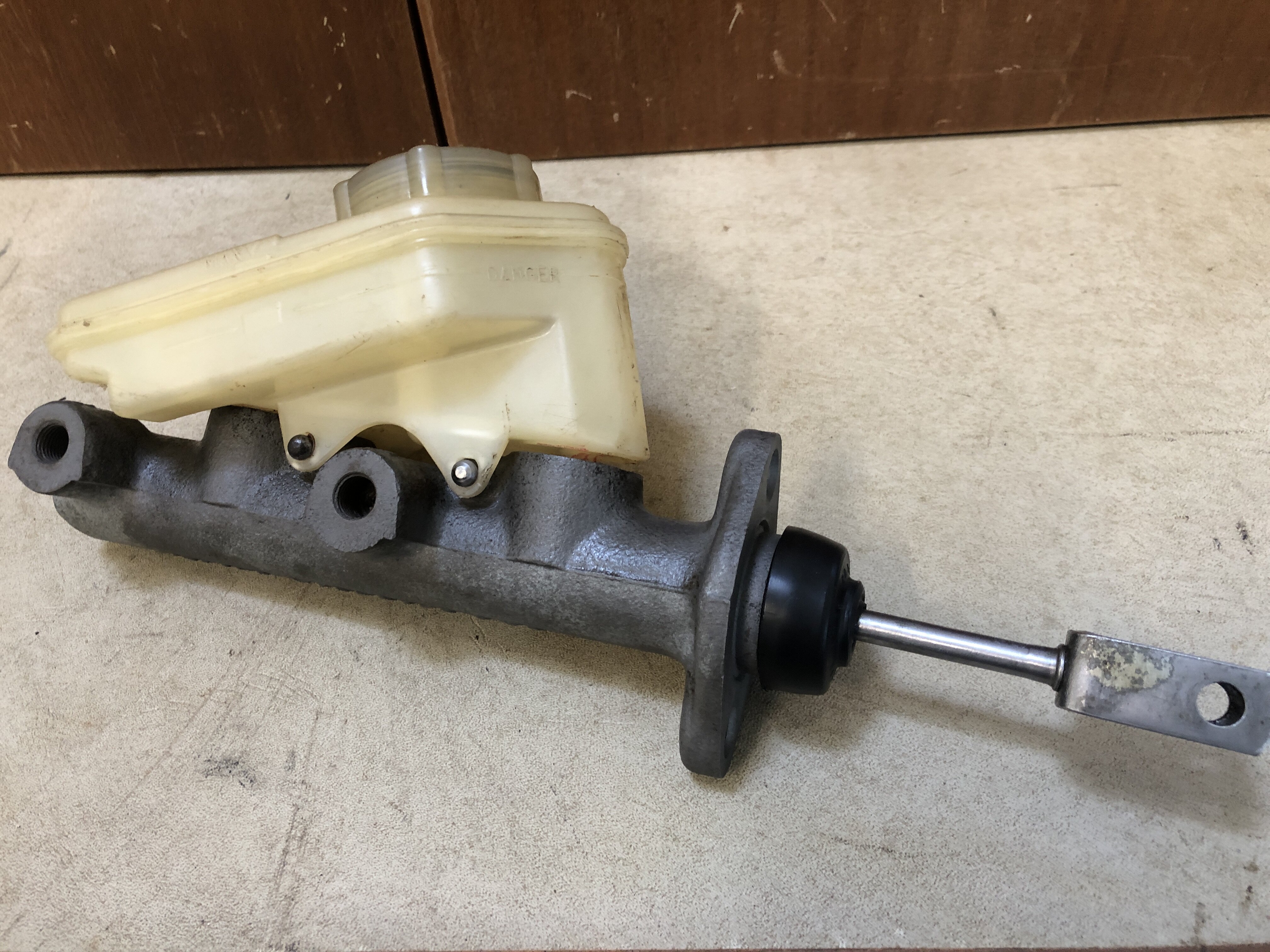 Spitfire 1500 tandem brake master cylinder rebuild - pitfalls ...