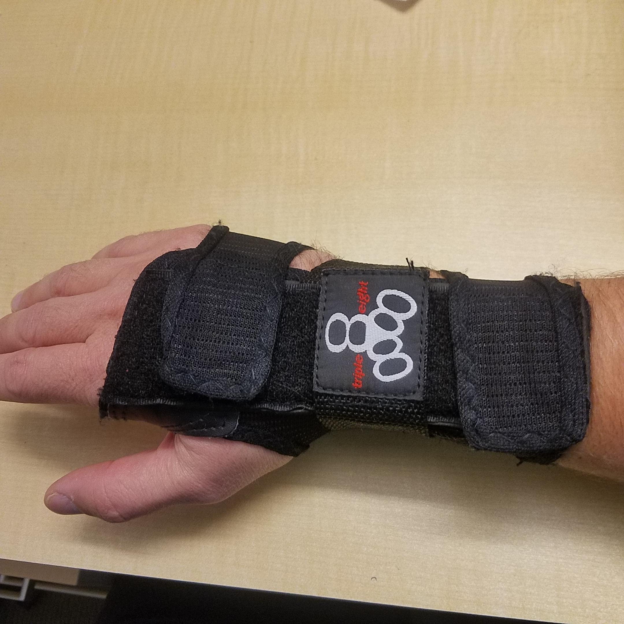 Triple 8 wrist guards - Riding Safety and Protective Gear - Electric ...