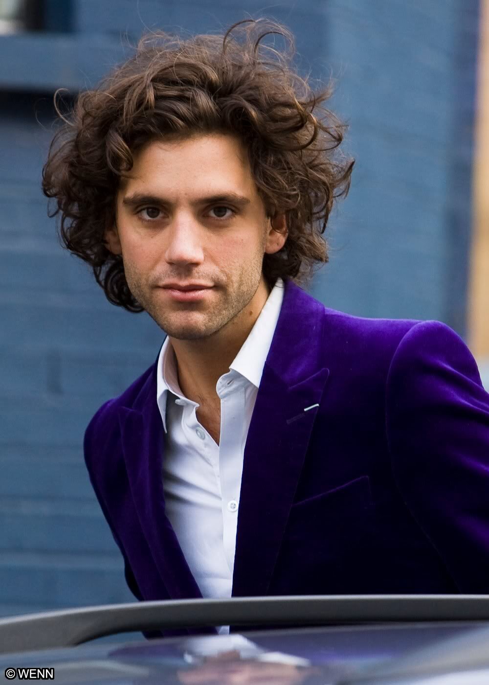 Mika in blue - Chat about Mika - Mika Fan Club