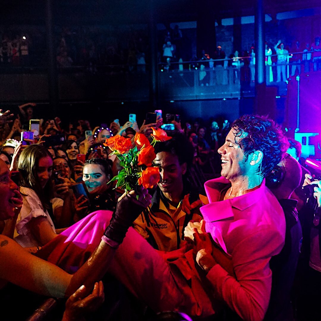 Mika & Flowers - Chat about Mika - Mika Fan Club