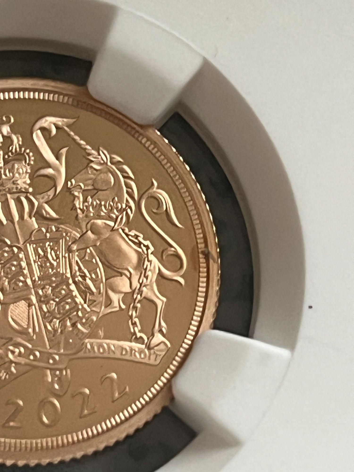 Blemish/Possible glue on Gold Sovereign after Slabbing - Newbie Coin ...
