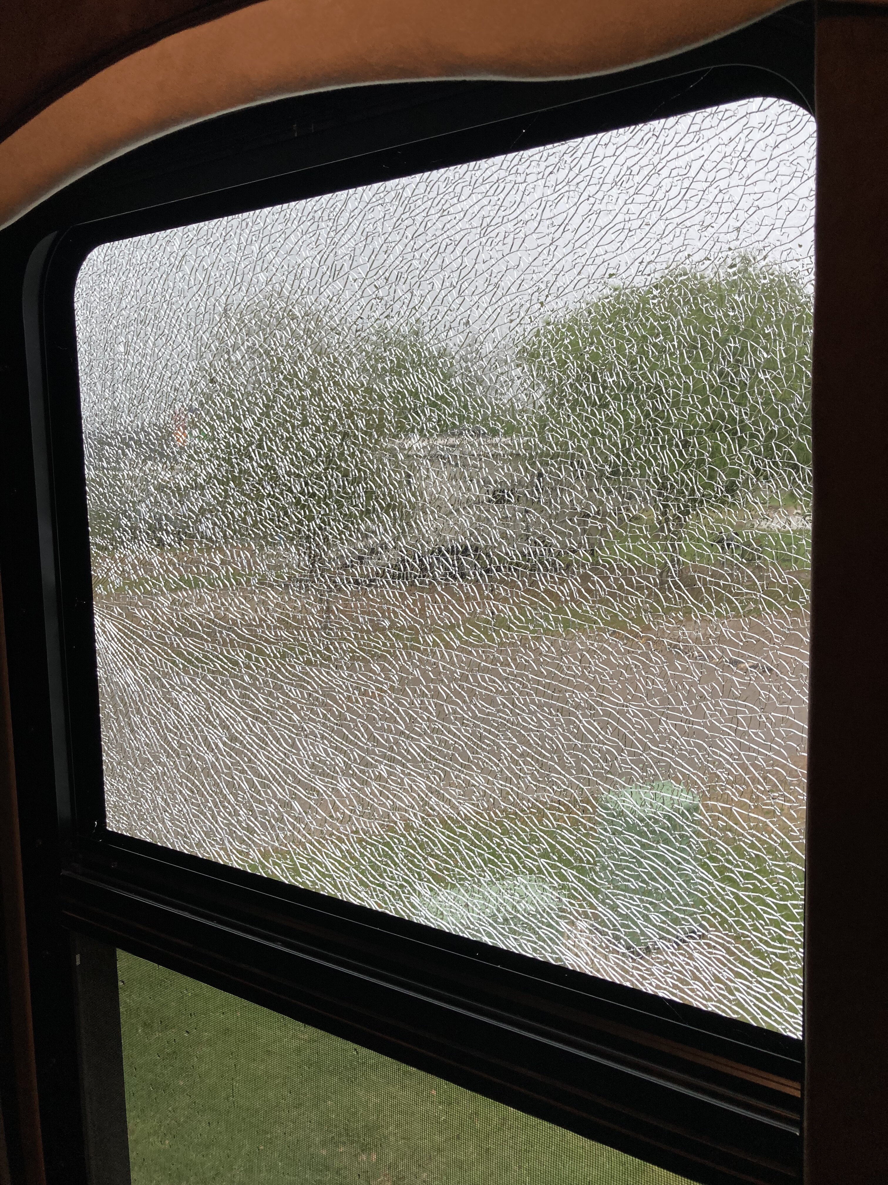 Frameless window crazed and a storm coming - Fifth-Wheel - Escapees ...
