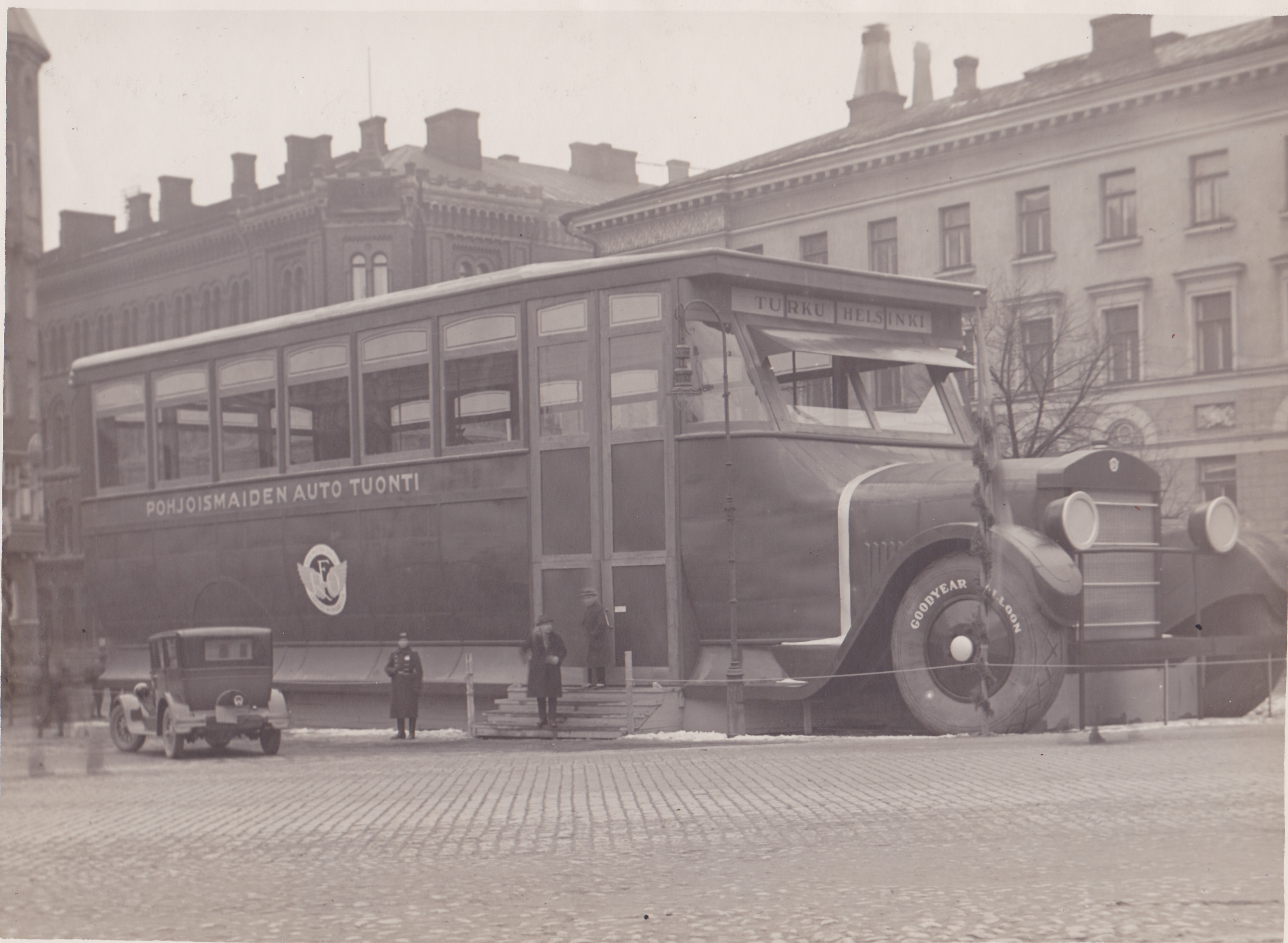 King size Reo bus - What is it? - Antique Automobile Club of America ...