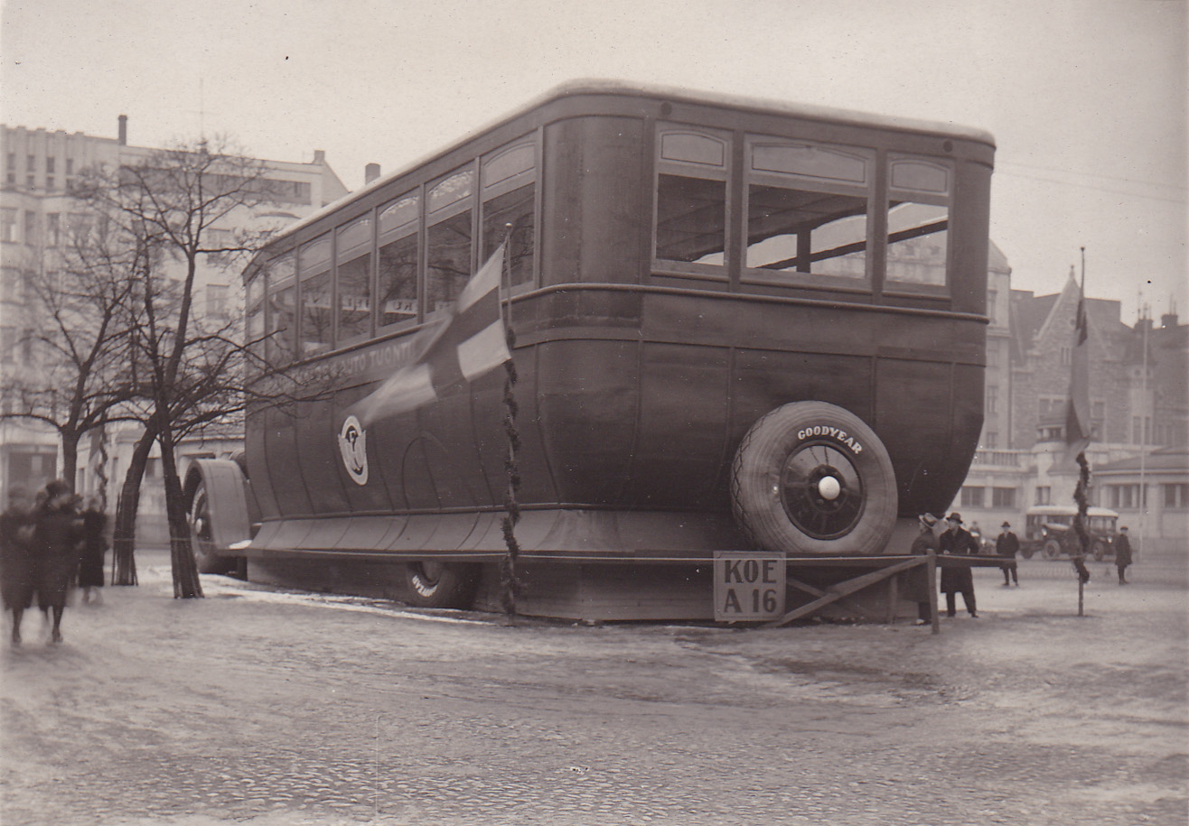 King size Reo bus - What is it? - Antique Automobile Club of America ...