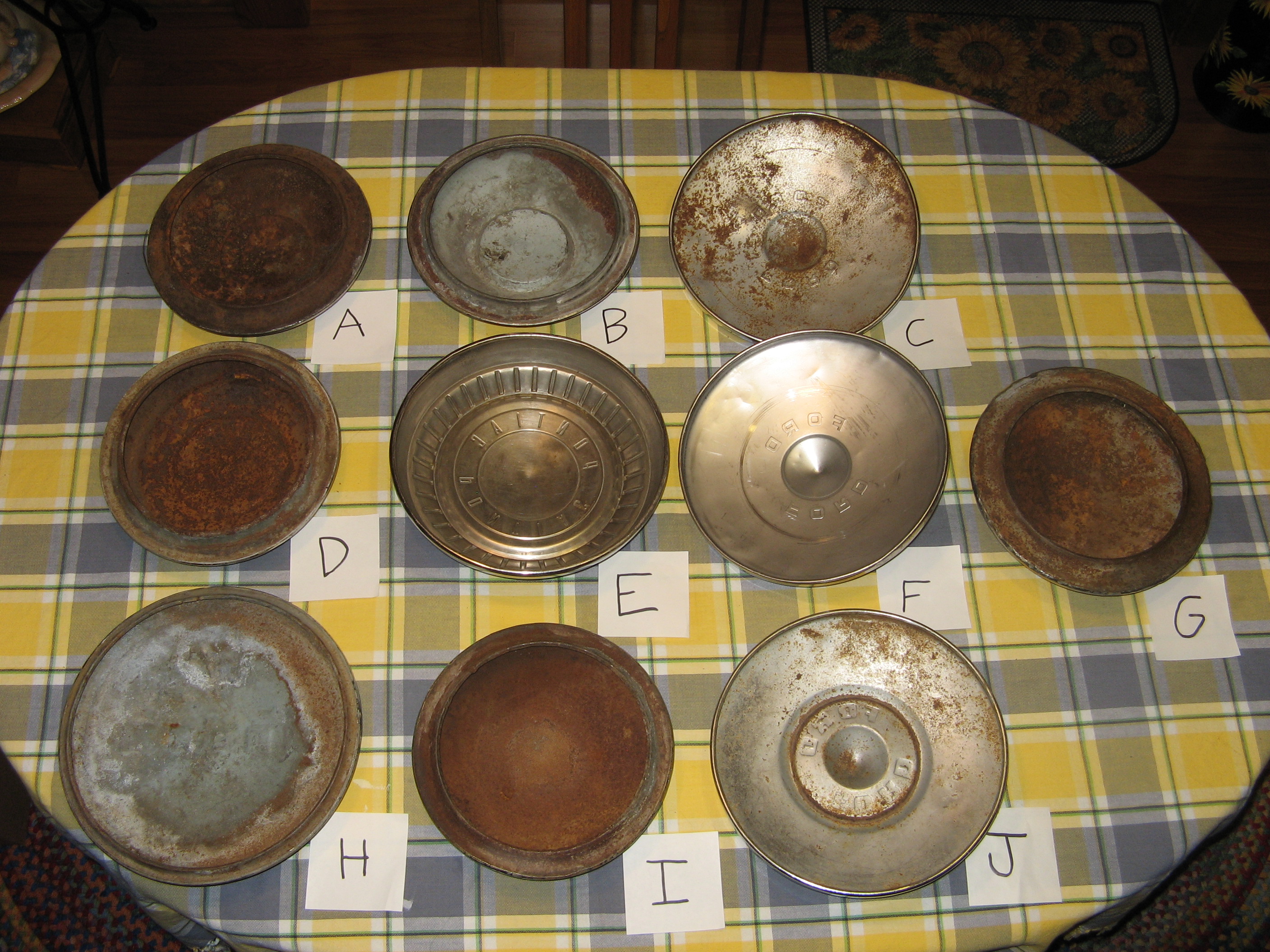 Vintage Hubcaps Identification Help - What is it? - Antique Automobile ...