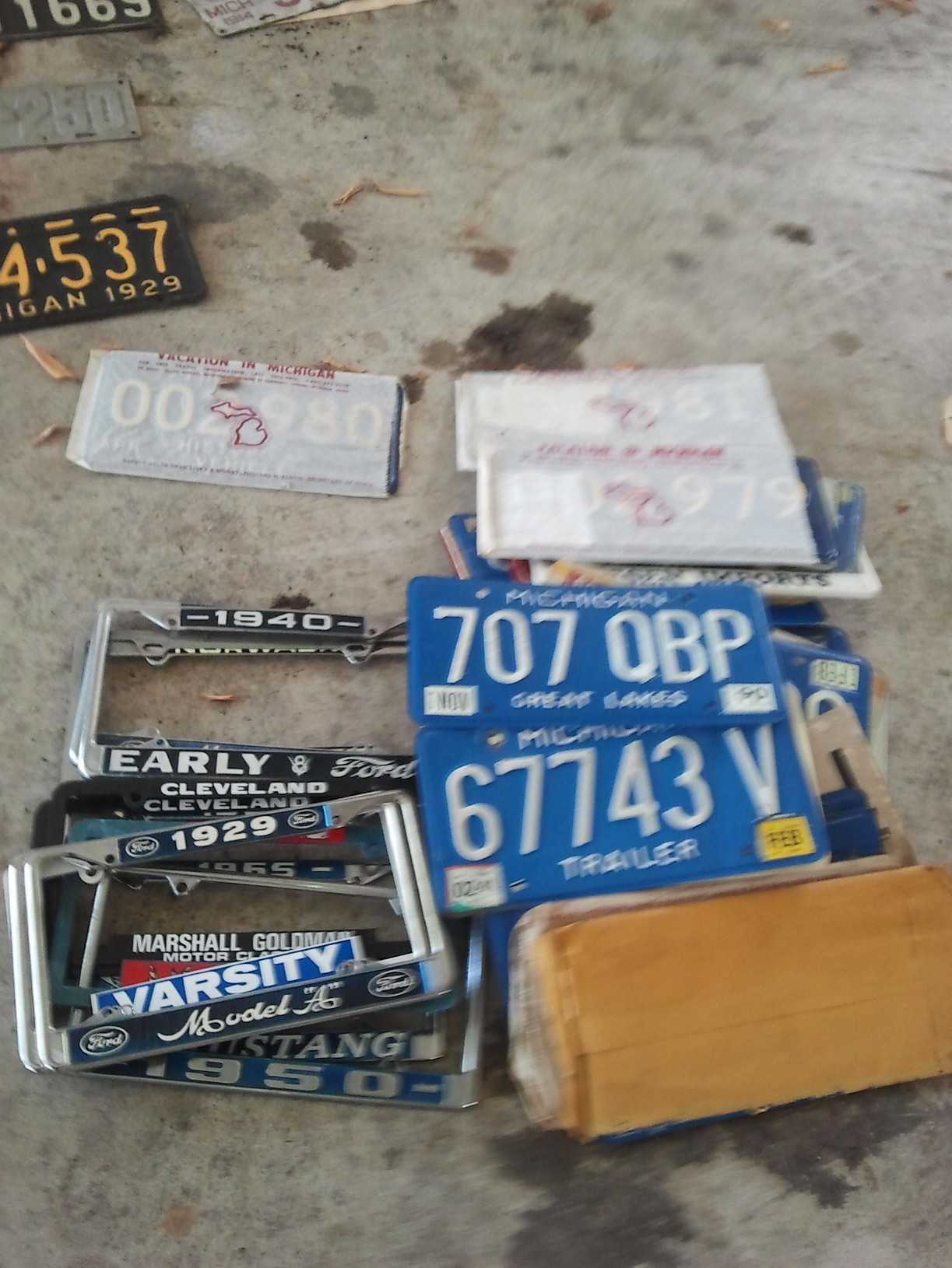 HUGE collection of 1911 through 1980s Michigan license plates. PRICED ...