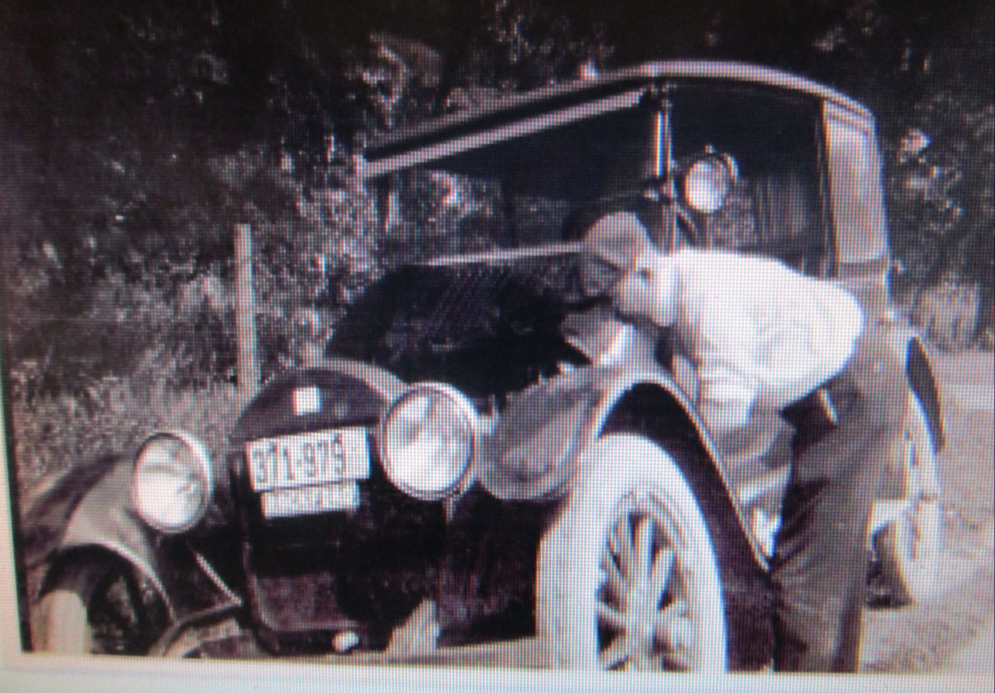1920's car with distinctive radiator shape? - What is it? - Antique ...