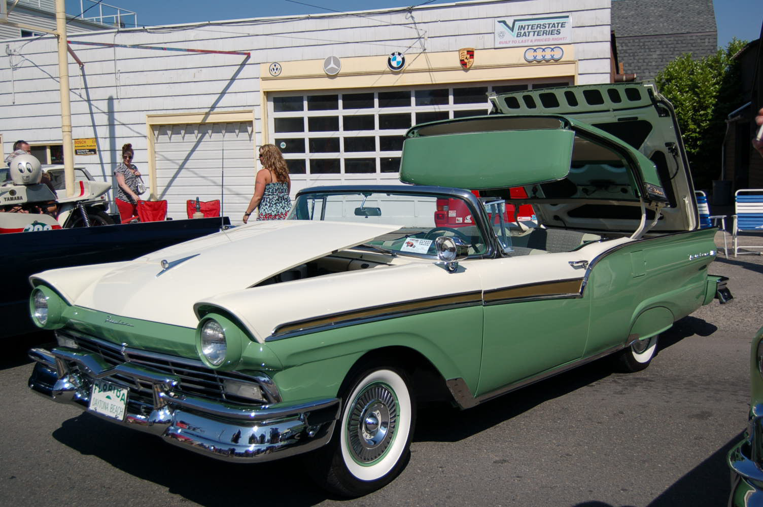 Cool commercial for the 57 Ford retractable hard top with Lucy ...