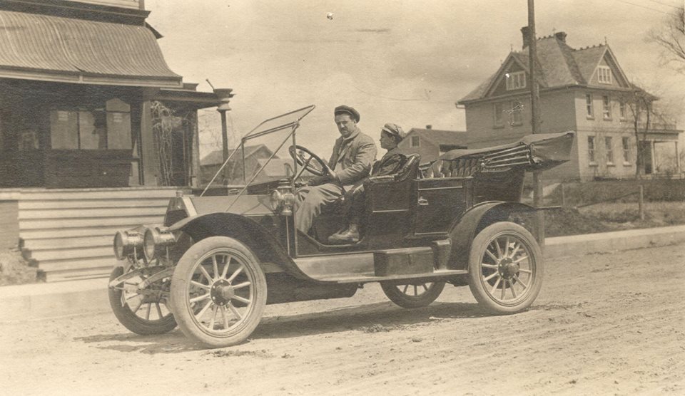 the local doctor's car what is it? - Period Photos - Pre WWII - Antique ...