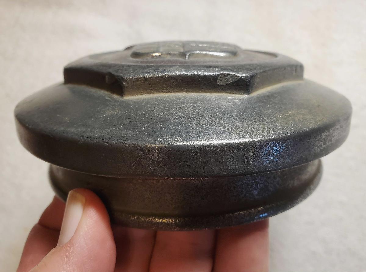 ON EBAY: Rare 1928-31 Cadillac Pot Metal Hubcap for Wood and Disc ...