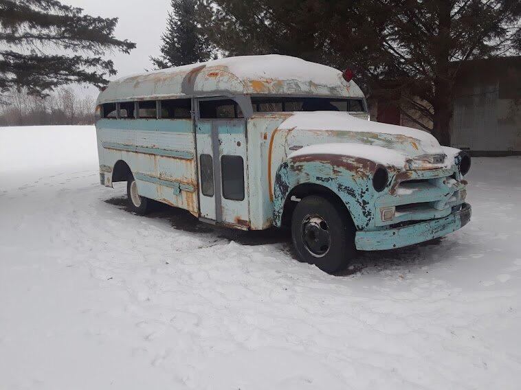 What have we here…..1954 Chev 4500 School Bus……definitely not mine ...