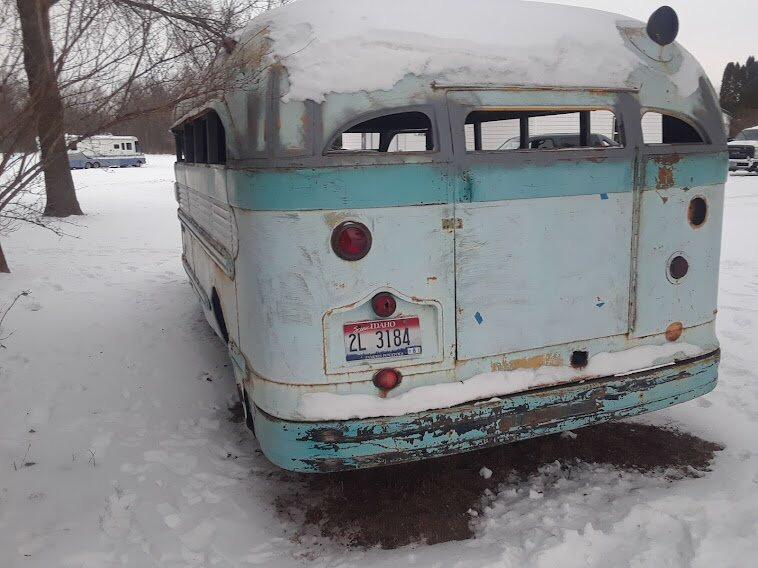 What have we here…..1954 Chev 4500 School Bus……definitely not mine ...