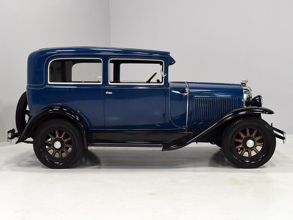 1929 Pontiac 2dr Sedan Model 8940 -Right side.jpg - General Motors ...