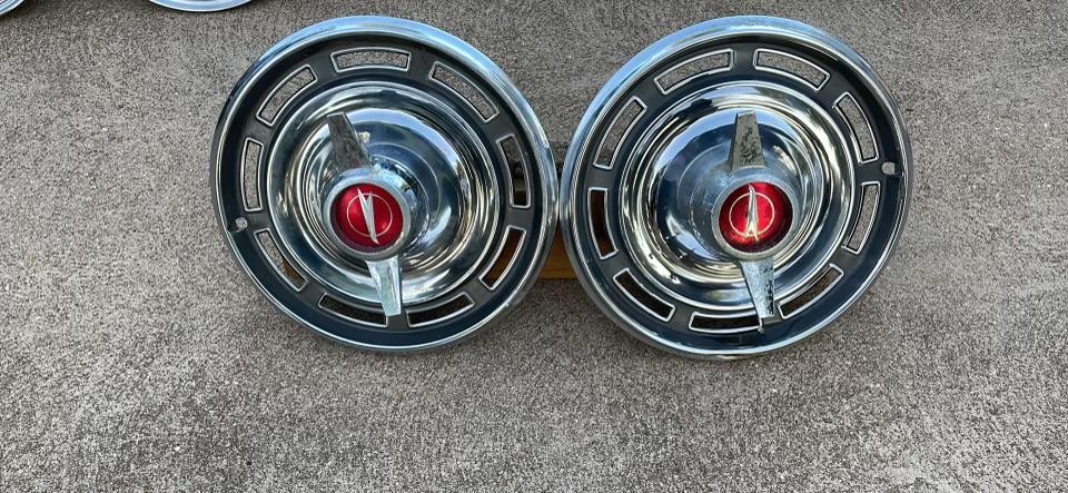 2 hubcaps, seeking info on Make/Model, yr and a reasonable price to ...