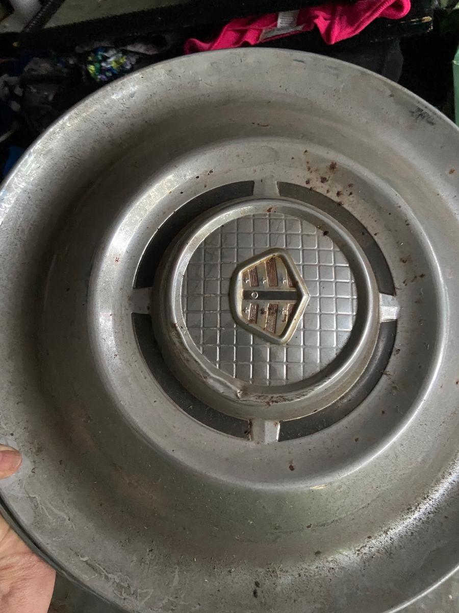 Hubcap, need ID’d - What is it? - Antique Automobile Club of America ...