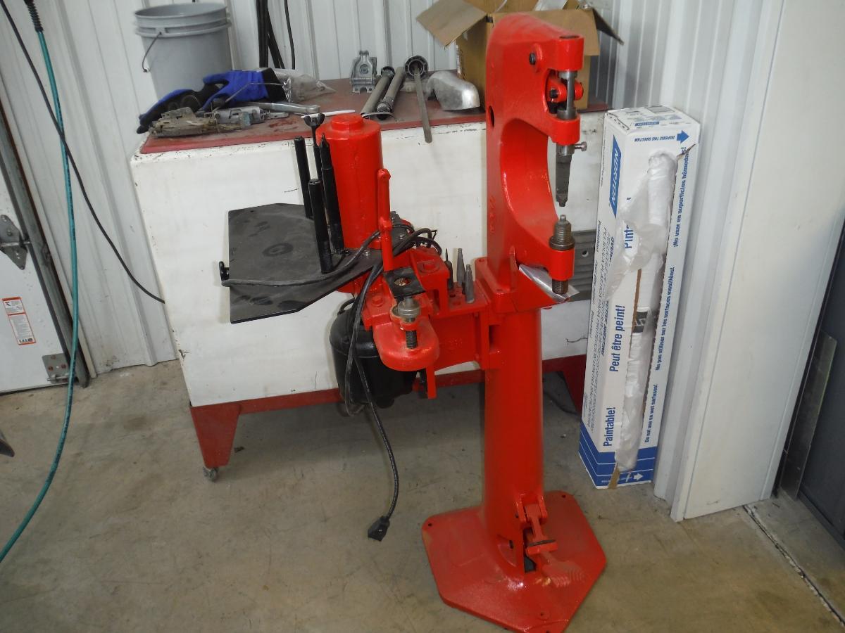 gluing vs riveting brake linings - Technical - Antique Automobile Club ...