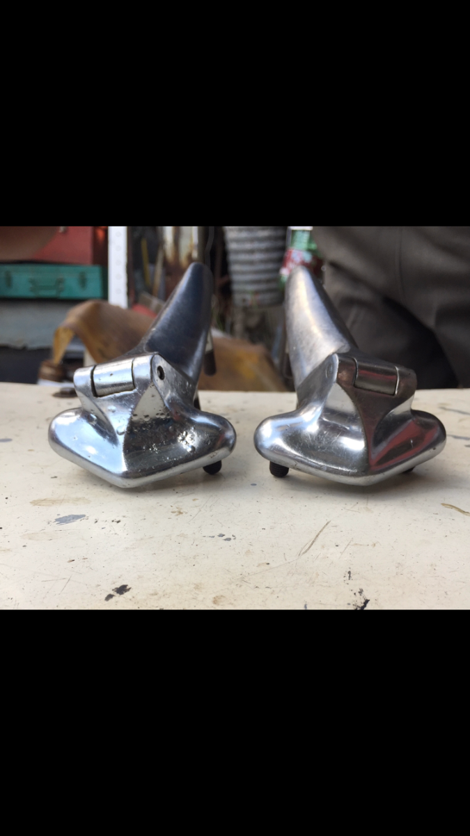 ANY IDEA WHAT CAR THEY BELONG TO? - What is it? - Antique Automobile ...