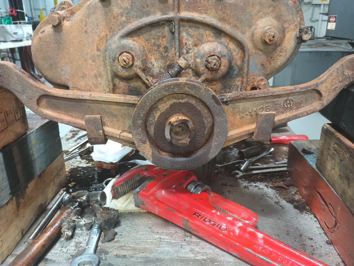 Anybody familiar with Diamond T truck engines - Technical - Antique ...