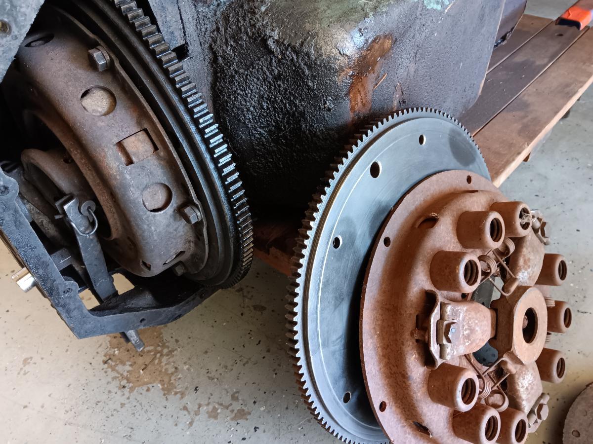 1937 vs 1939 flywheel clutch assembly - Pontiac Flathead Owners ...