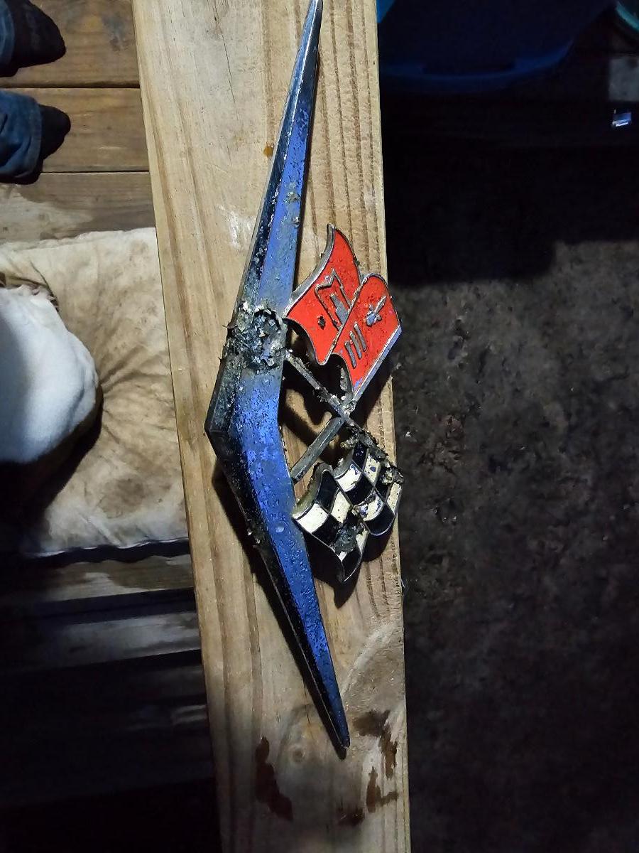 Car emblems (help me identify make and model of vehicles that these ...