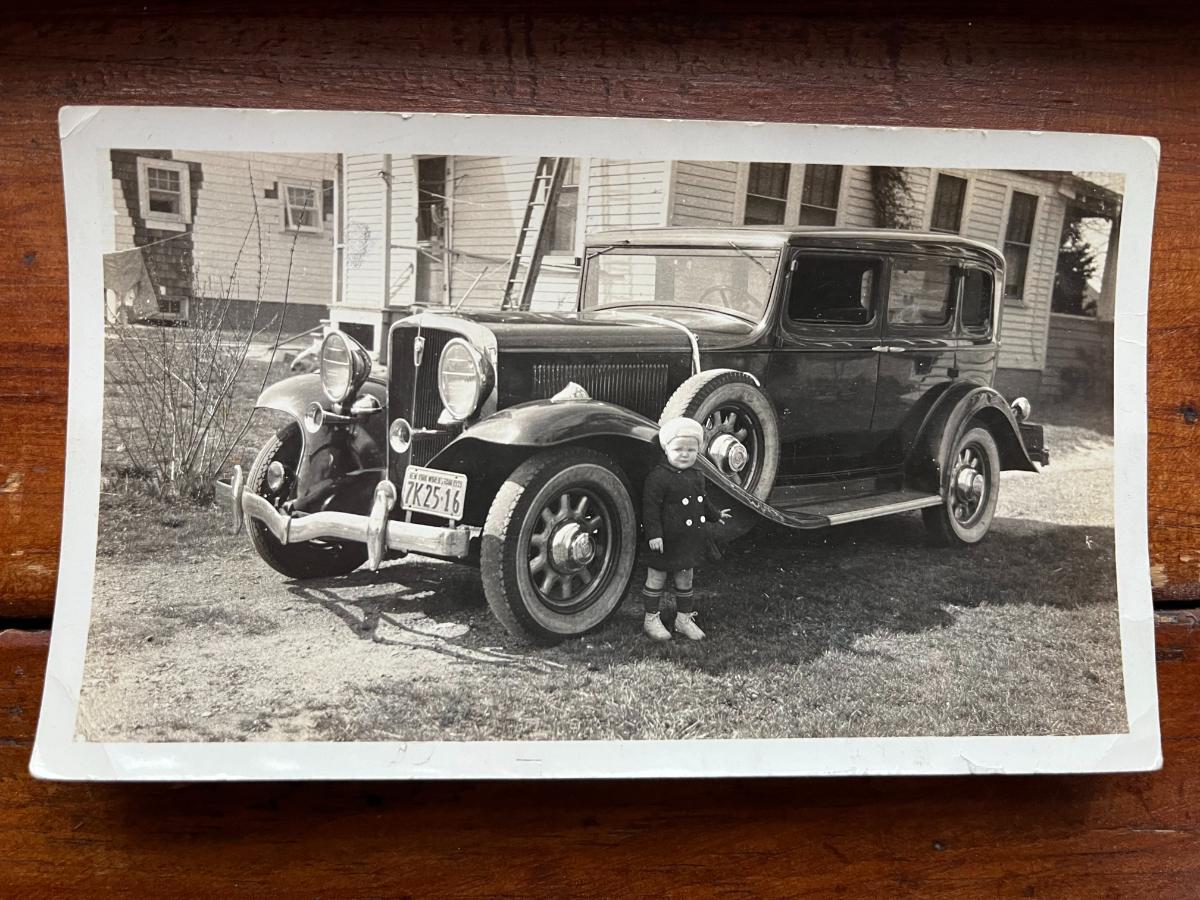 Can you identify this sedan, please? - What is it? - Antique Automobile ...