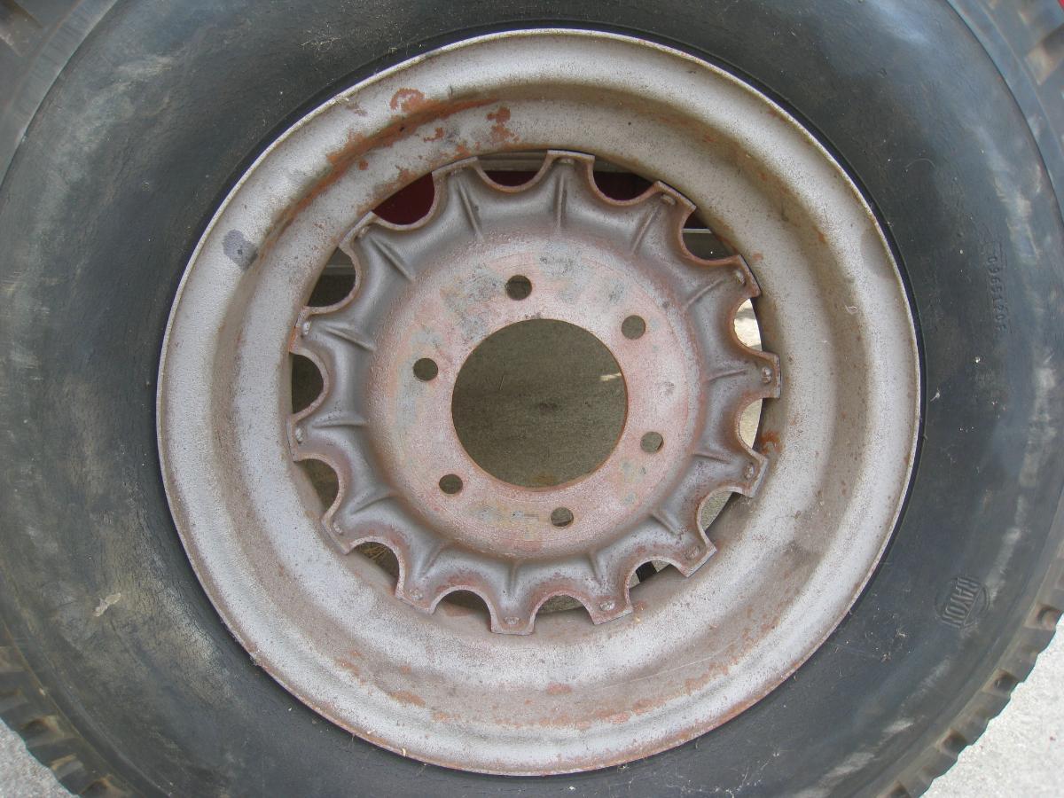 Unique 1930's Artillery Wheels with Cast Iron Centers - What is it ...