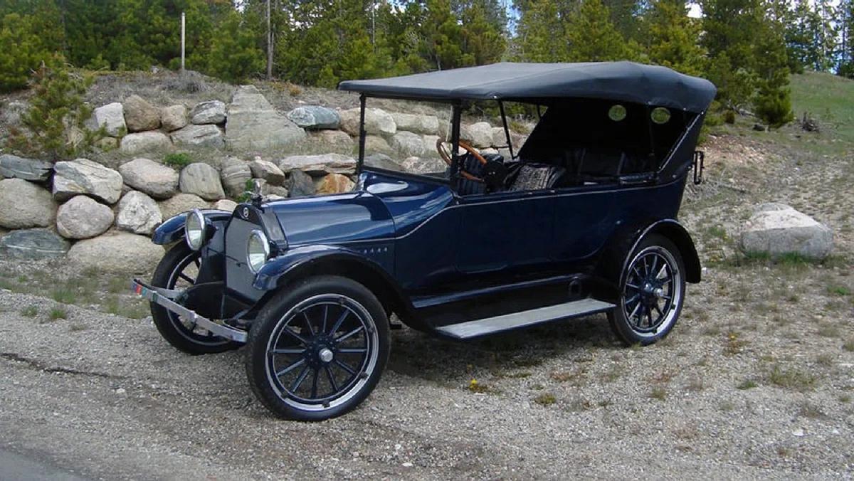 Does anyone know what kind of car is in this old photo? - What is it ...