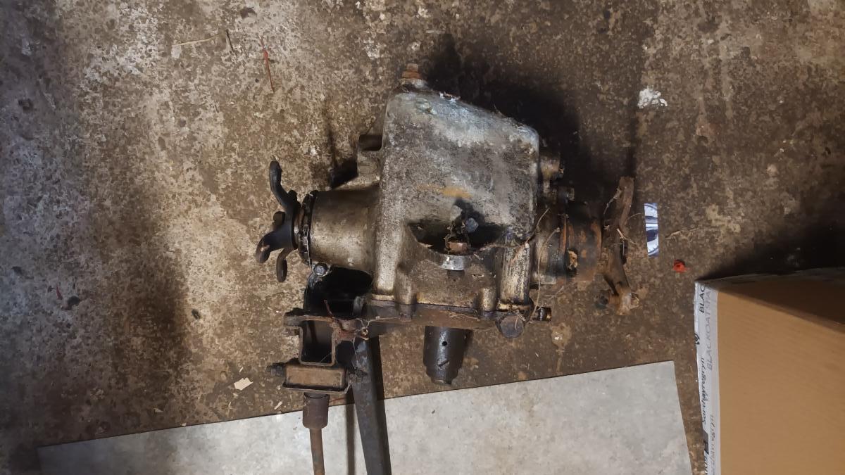 can any ID this gearbox,with a key lock in the top lid - What is it ...