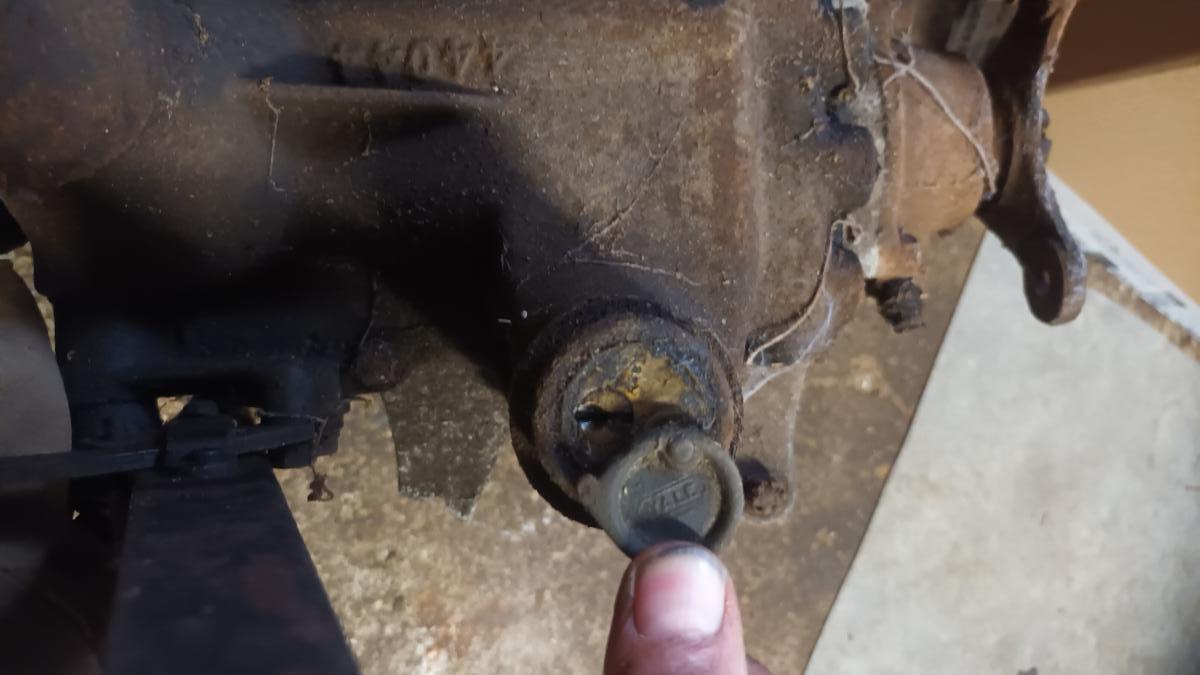 can any ID this gearbox,with a key lock in the top lid - What is it ...