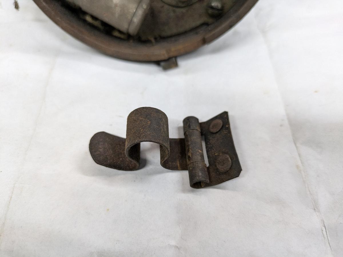Delco distributor 668c or 668a - Looking for a retainer clip for ...