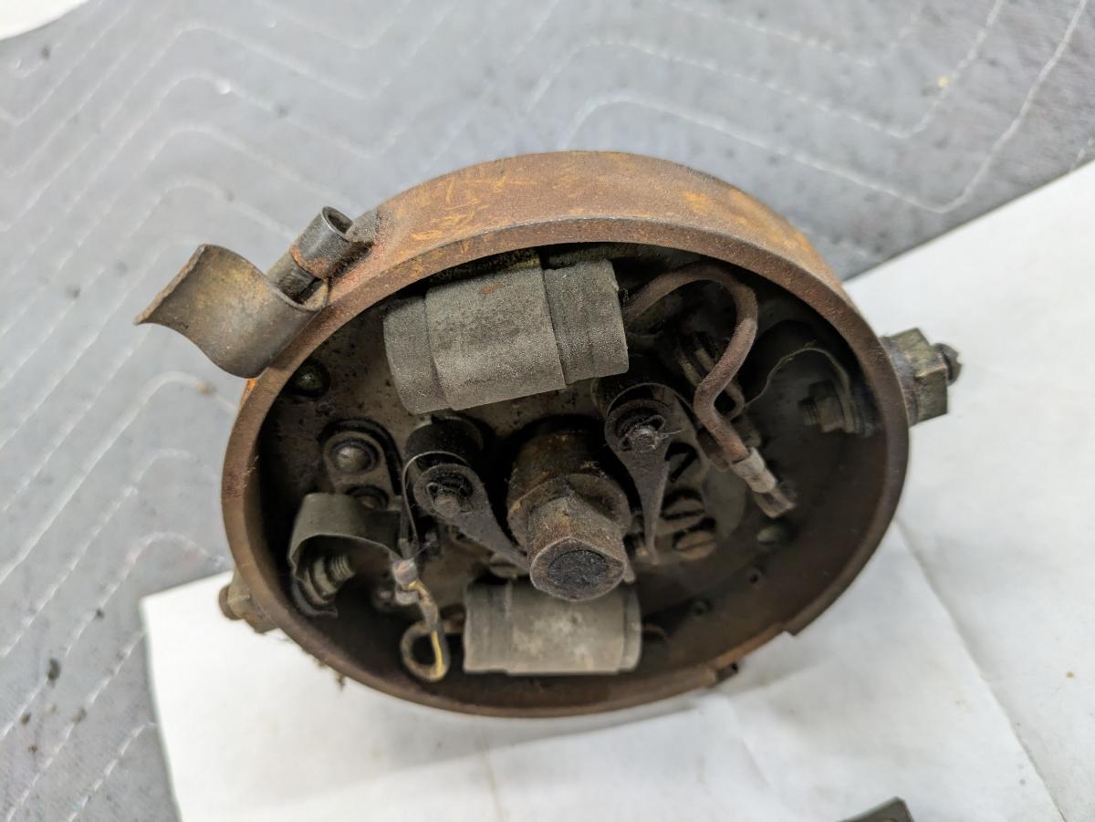 Delco distributor 668c or 668a - Looking for a retainer clip for ...