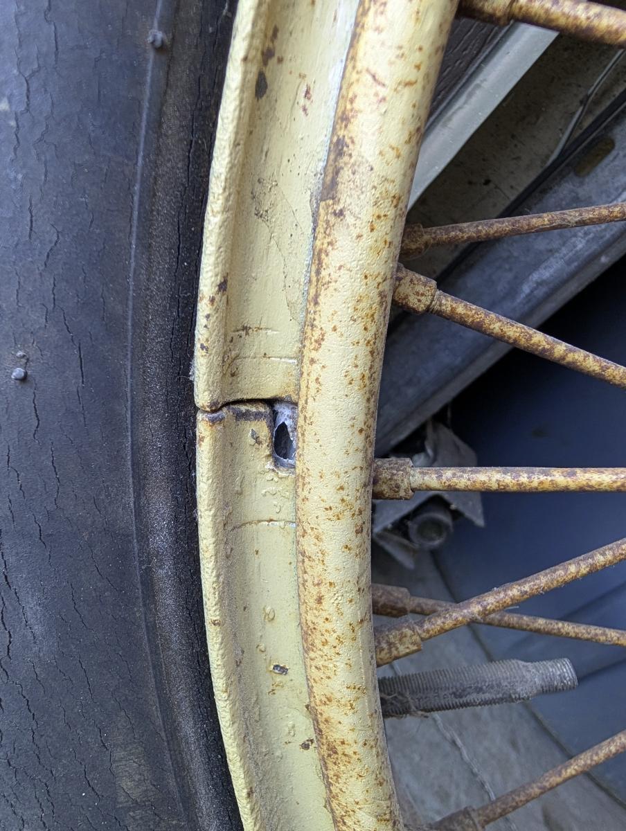 WTB 24" X 3" "Goodyear No Rim Cut" pattern wire wheel rim and lock ring ...