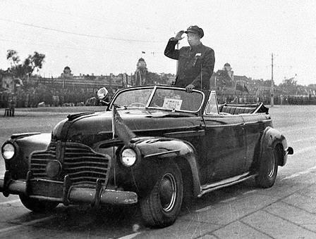 Mao Tse Tung in a 41 Buick RHD staff car - Period Photos - Pre WWII ...