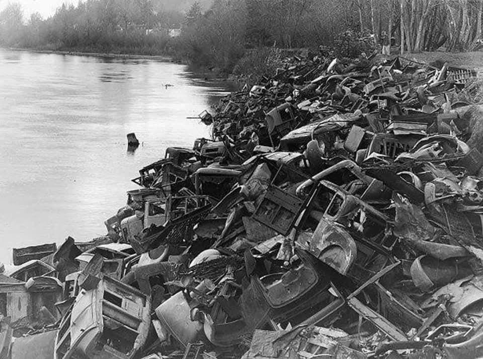 Junkyard by the lake - Period Photos - Pre WWII - Antique Automobile ...