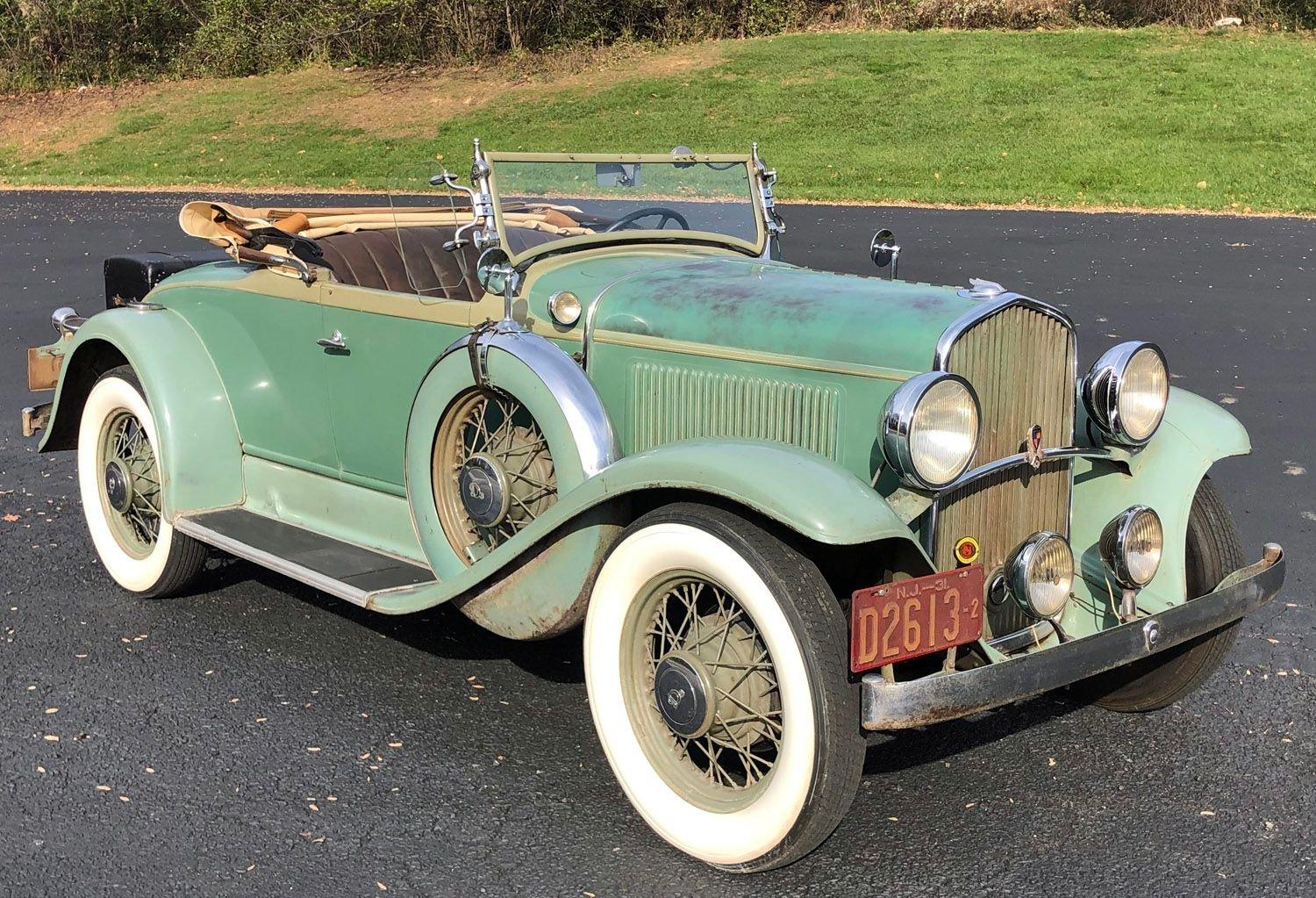 Circa 1930 roadster with twin cowl vents in an old movie - What is it ...