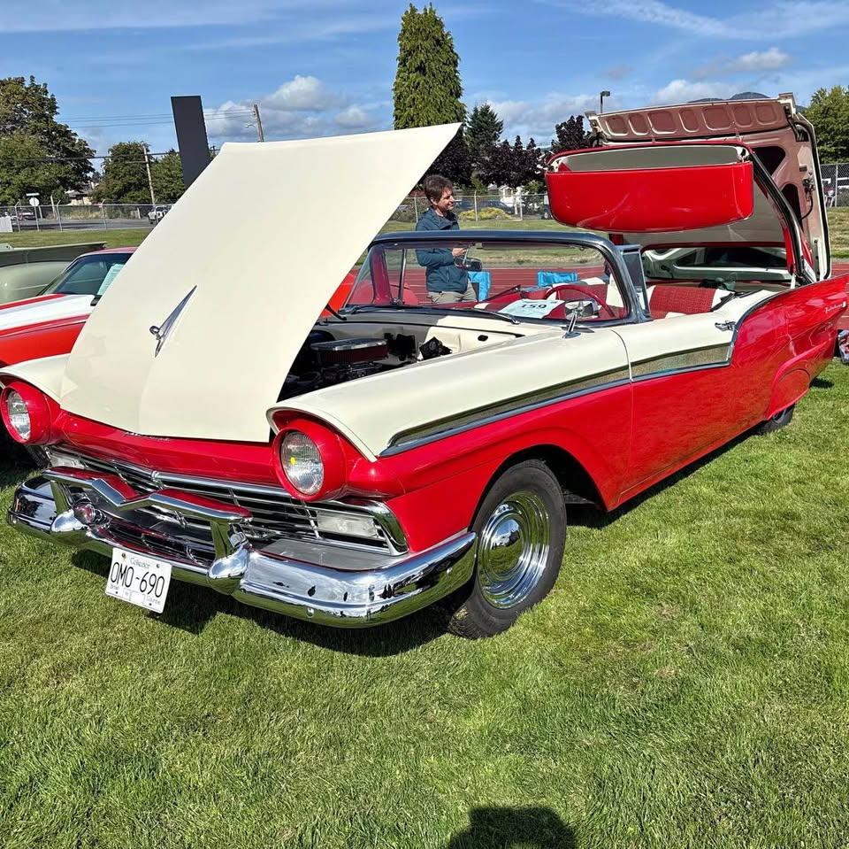 1957 Ford Fairlane 500 Skyliner convertible - 41k - Cowichan Valley ...