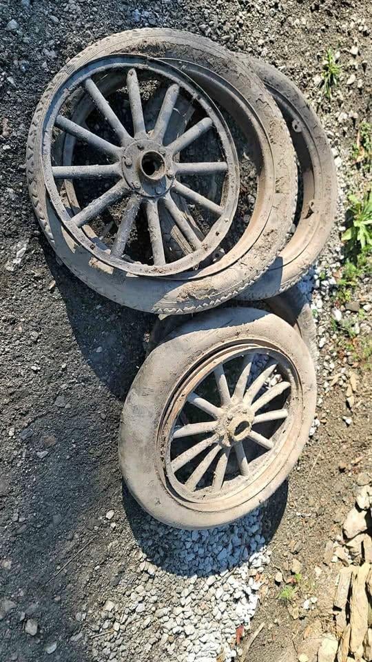 Can anyone identify these wheels? - What is it? - Antique Automobile ...
