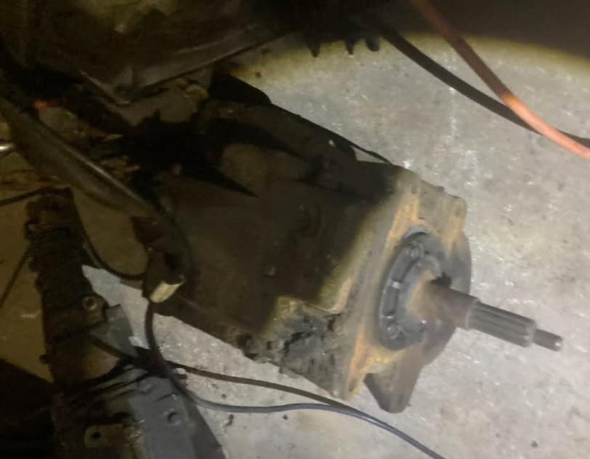 Northwest Indiana — GM Muncie SM465 4-speed manual transmission ...