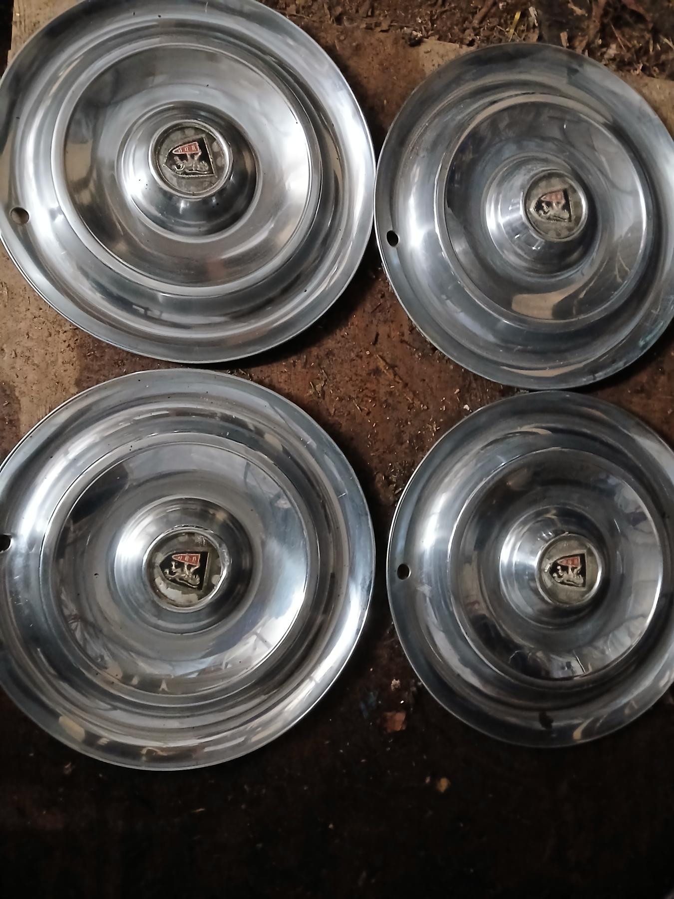 Looking to identify what these vintage hubcaps came off of - What is it ...