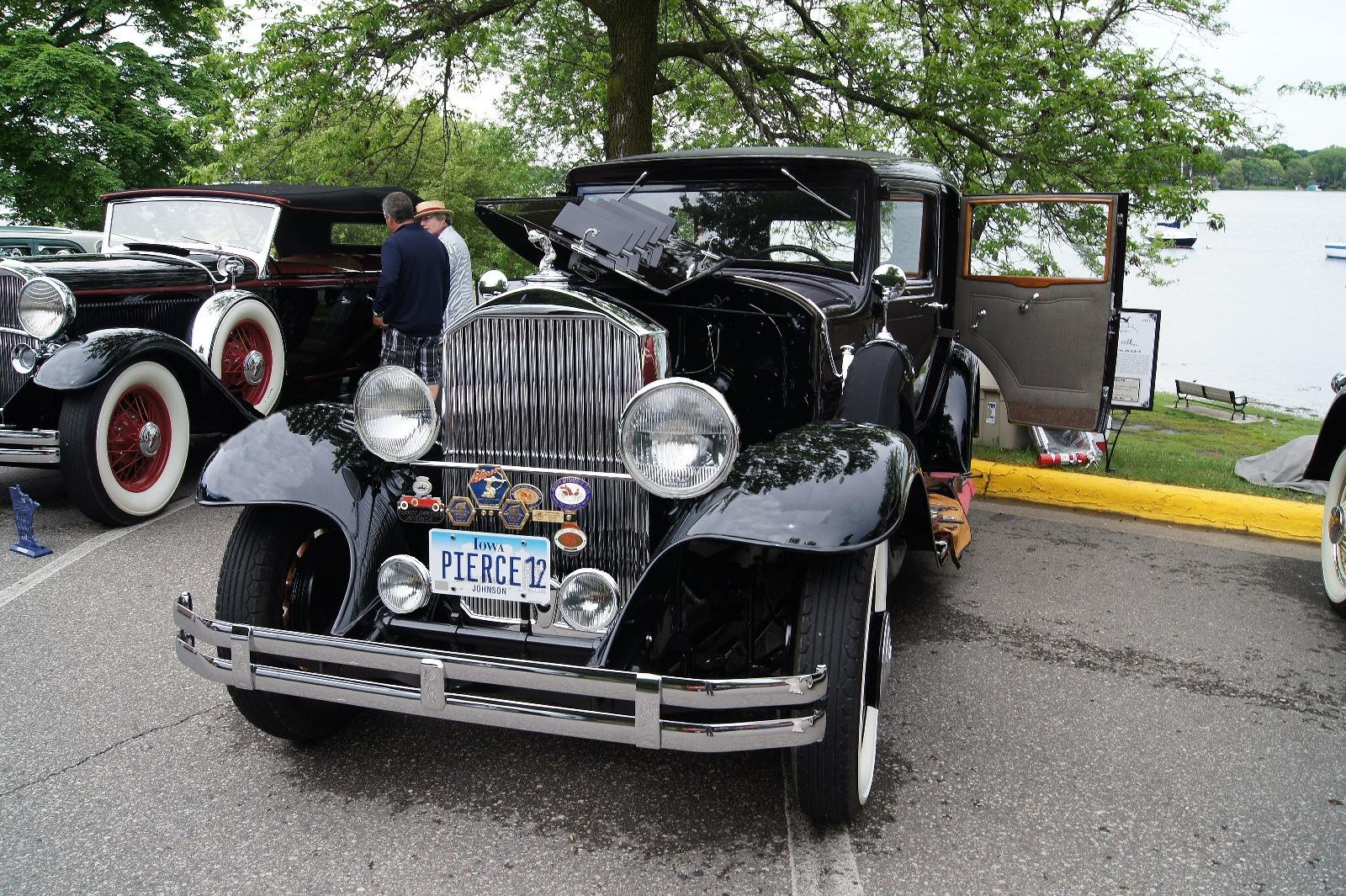 What kind of special headlights are these ones on this Pierce Arrow ...