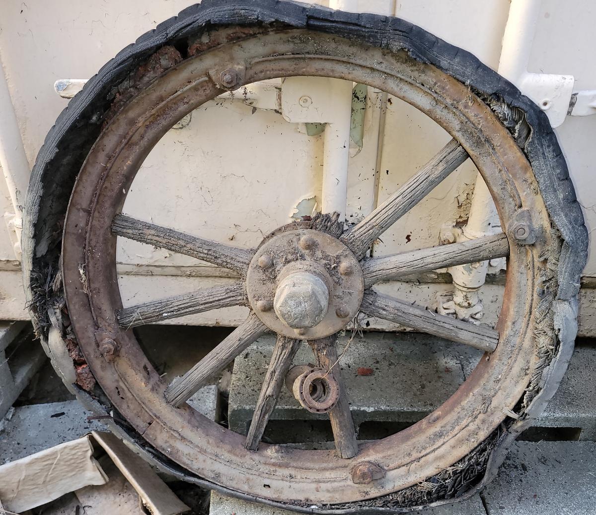 Wood Spoke Front Wheel ca. 1920 - What is it? - Antique Automobile Club ...