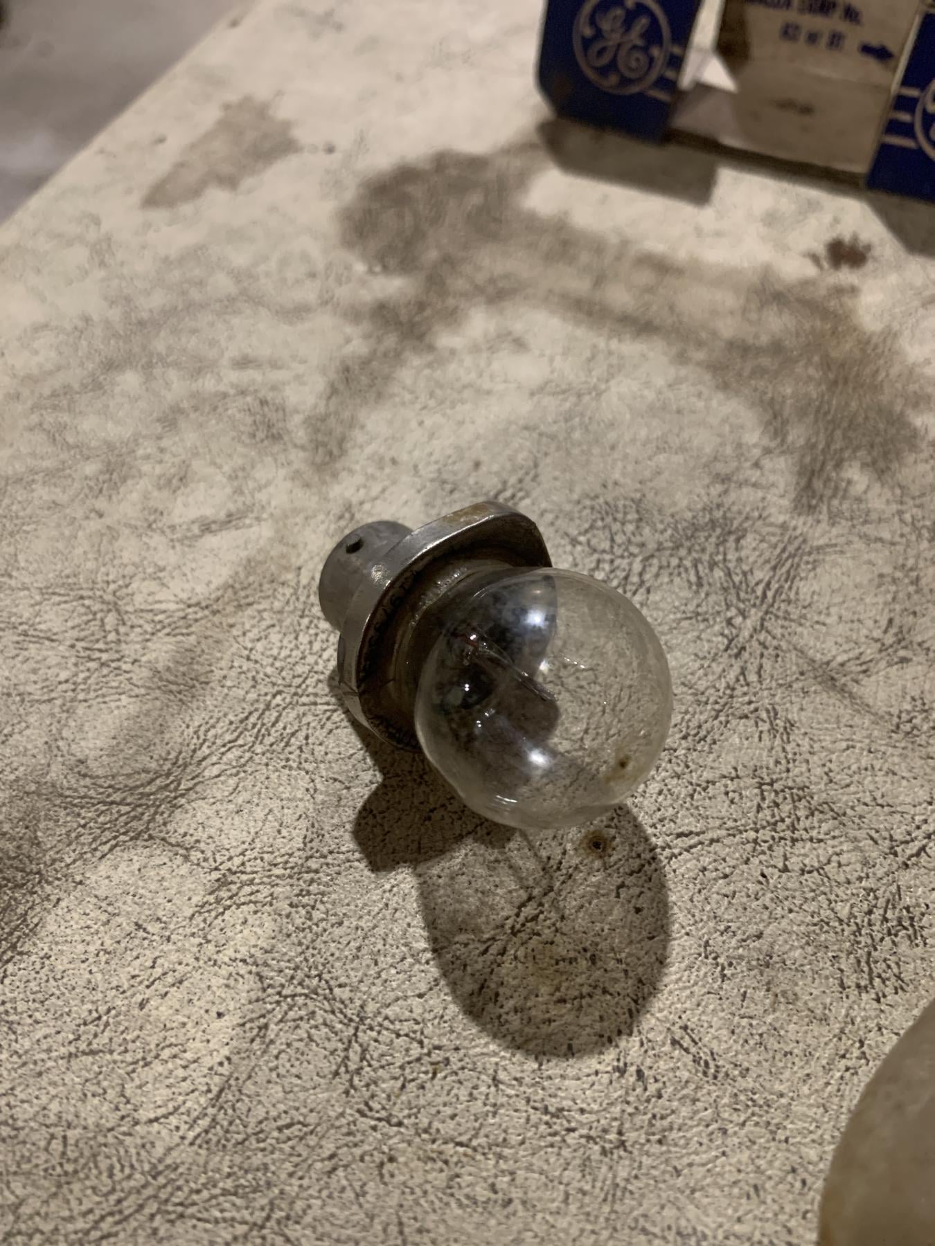 Help ID a Tung Sol winx light bulb VERY ODD BASE - What is it ...