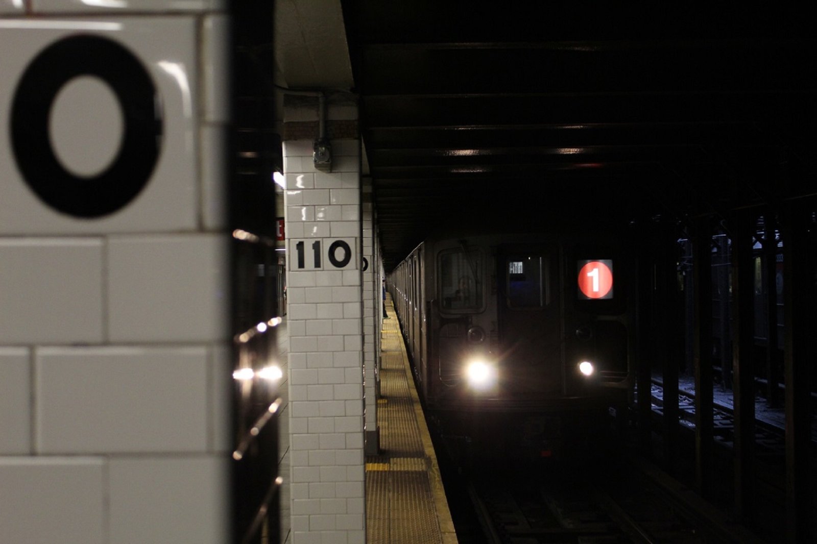 Bronx-bound (1) train arriving at Cathedral Parkway-110th Street ...