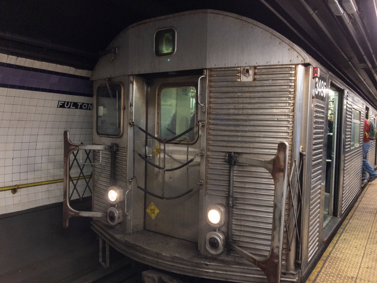 R32 C train at Fulton Street - Rapid Transit Gallery - NYC Transit Forums