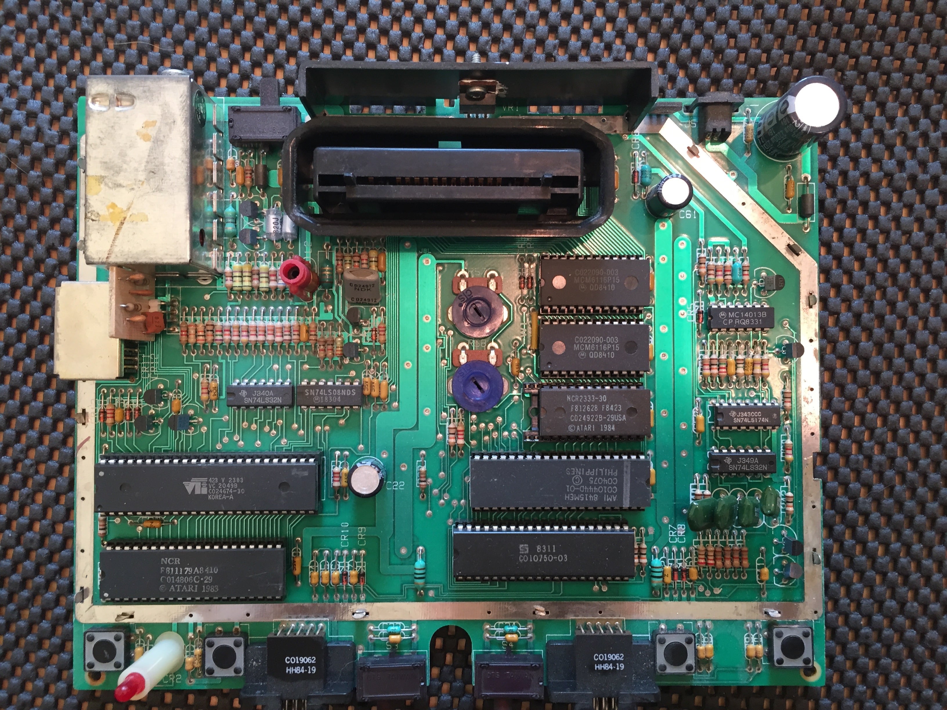 PCB Picture guide - Atari 7800 - AtariAge Forums