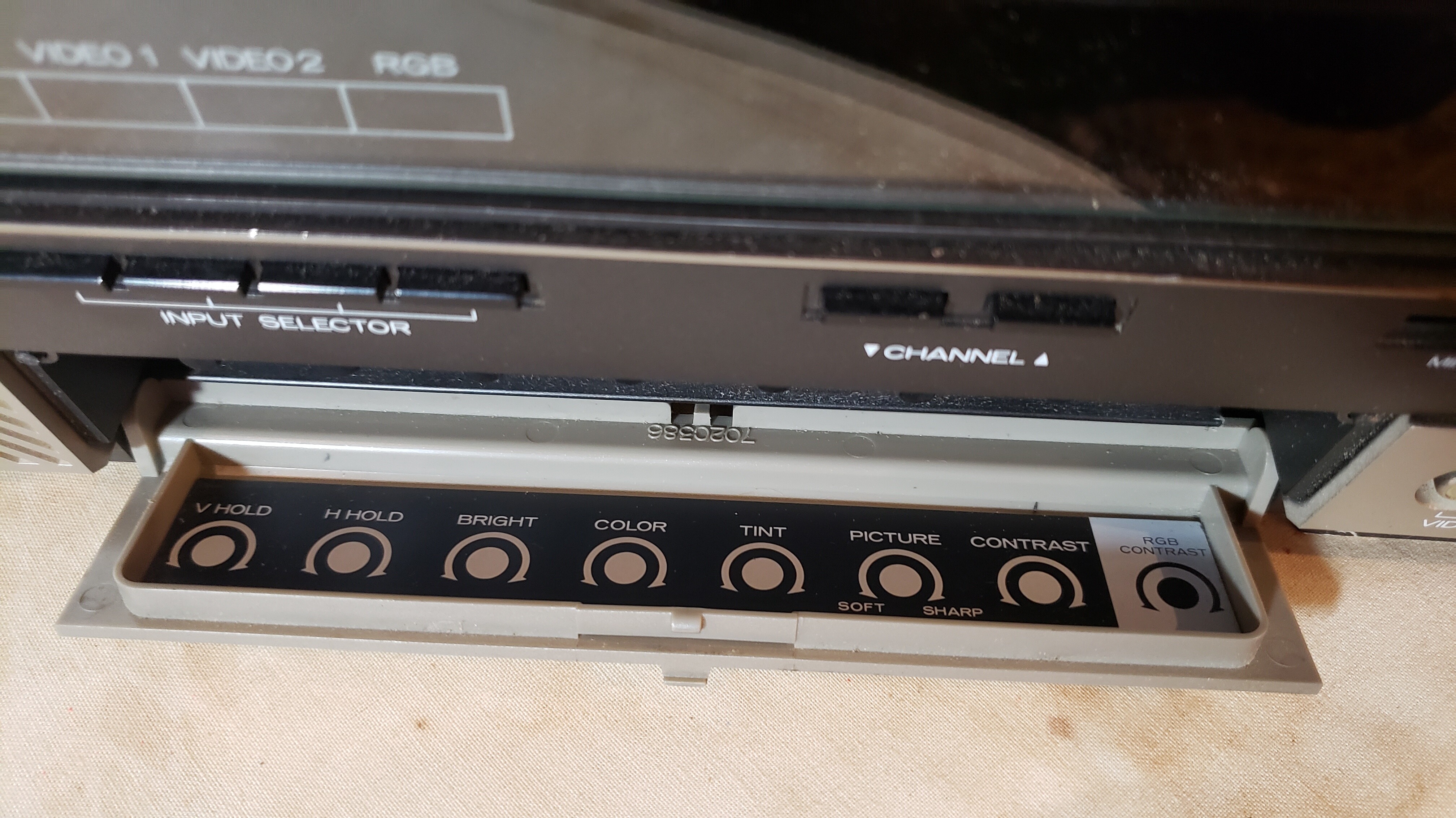 1983 Mitsubishi (EGA?) CRT -tty Monitor for sale - Buy, Sell, and Trade ...