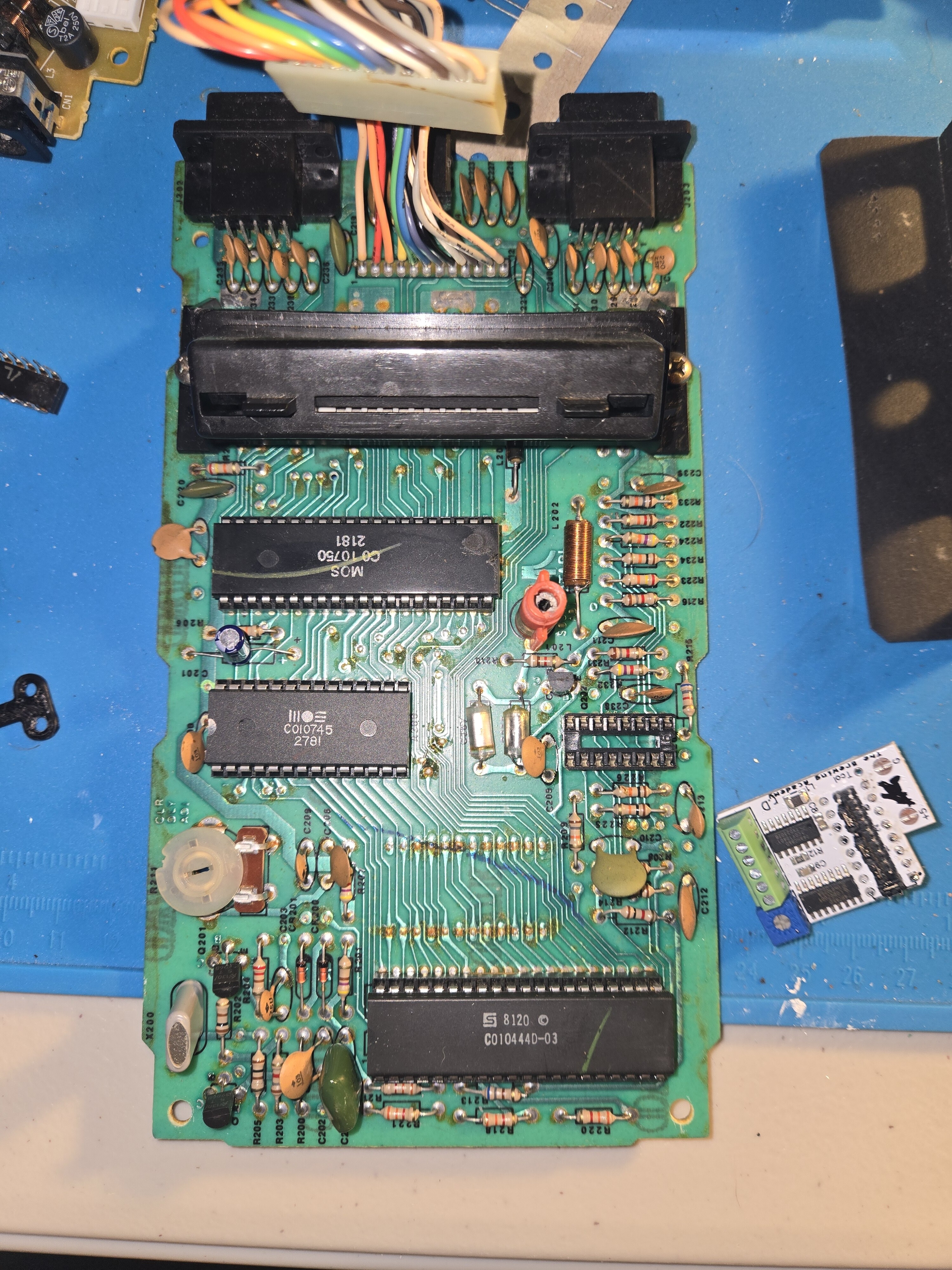 UAV Install for NTSC 6-switch Atari 2600 - Point to Point solder method ...