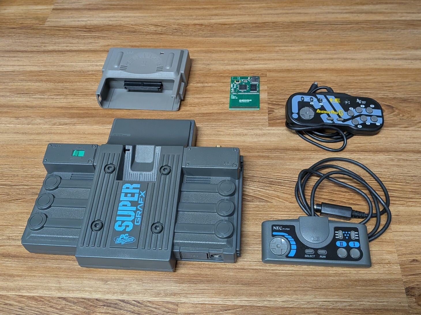 **SOLD** NEC SuperGrafx console + matching NEC pad PI-PD6 + Avenue 6 ...